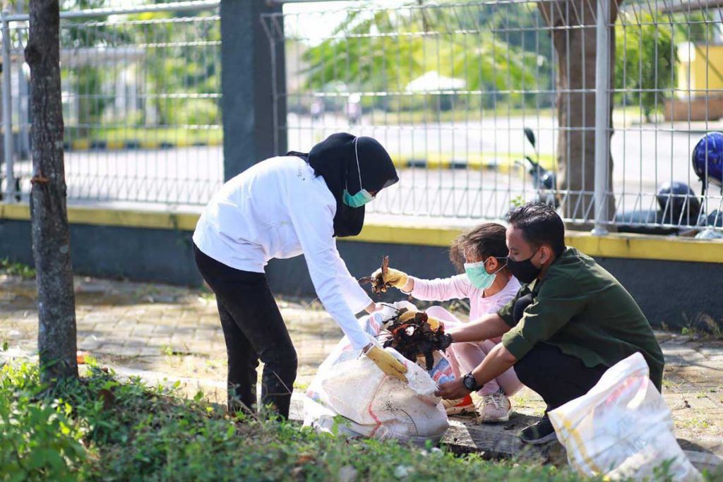 Bunda Fey Ajak Masyarakat Pilah Sampah Sendiri