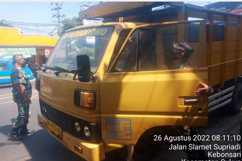 PMK Masih Ada, TNI-Polri Pos Pam Pertigaan Kacuk Barat