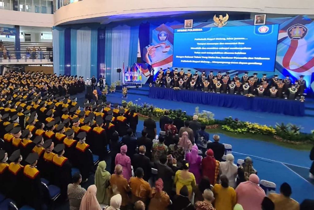 Polinema Lepas 12 Mahasiswa Asing Pertama dari 701 Peserta Wisuda Luring