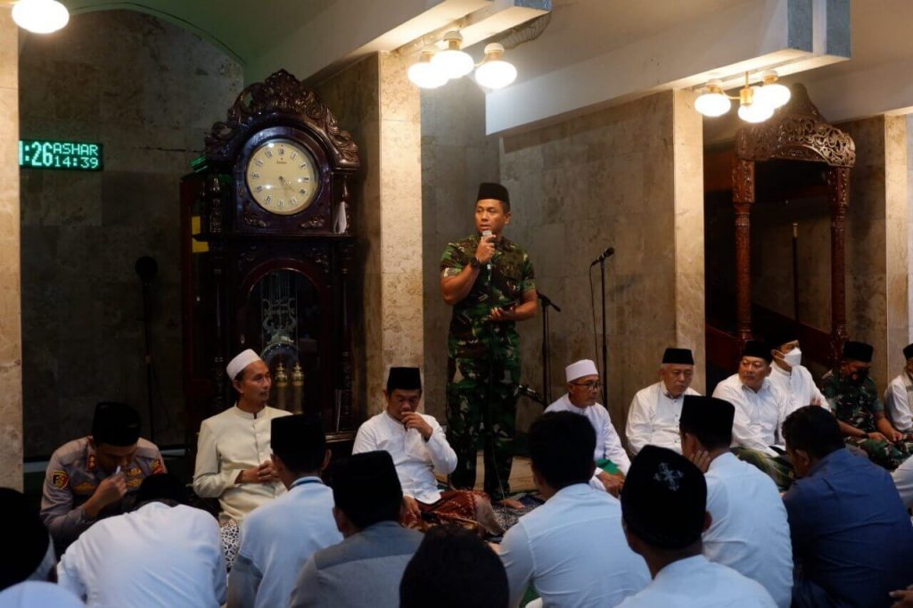 Kolonel Imam Gogor Sholat Subuh Keliling