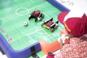 Kenalkan Robotika pada Anak Usia Dini Melalui Lomba Sepak Bola Robotik