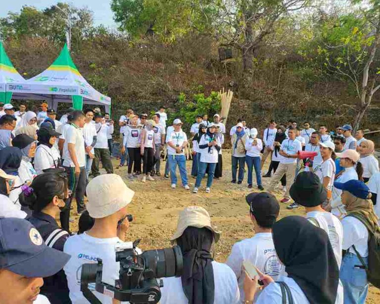 Milenial BUMN Bersama Komunitas Plustik Gelar Bersih Bersih Pantai Goa ...