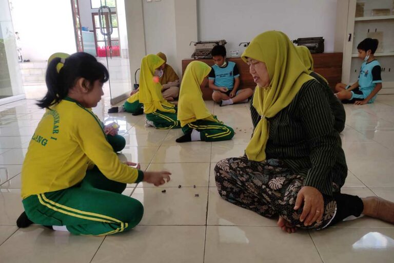 Disdikbud Ajak Belajar Bersama dan Bermain Permainan Tradisional di ...