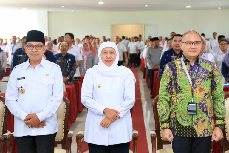 Gubernur Khofifah Minta Kepala Sekolah Jaga Integritas dalam SPMB