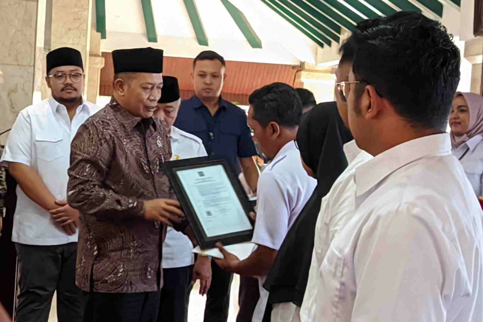 SK Badan Hukum 390 Koperasi Merah Putih di Kabupaten Malang Diserahkan ...